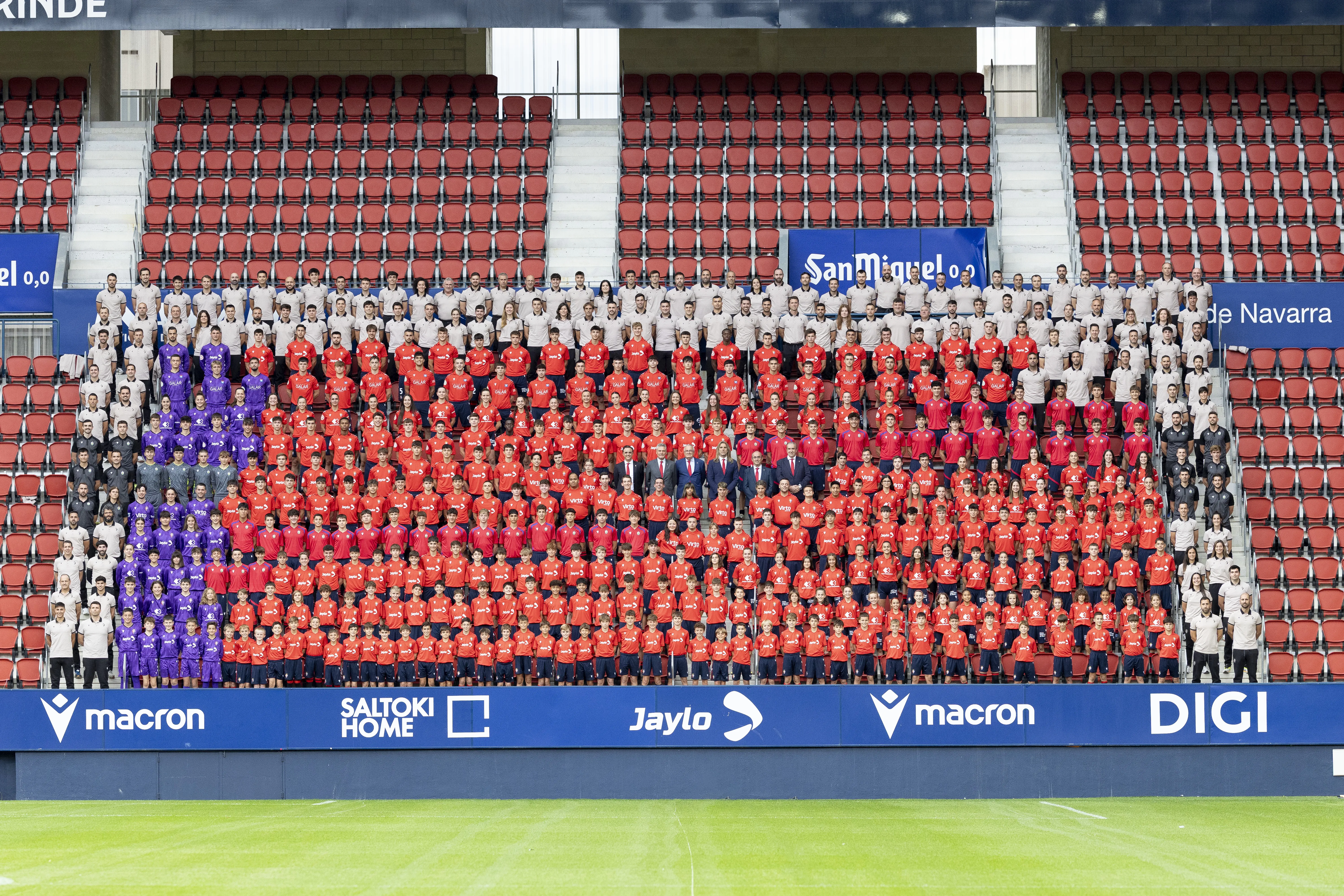 Osasuna realiza la tradicional foto de sus equipos de fútbol base - Osasuna