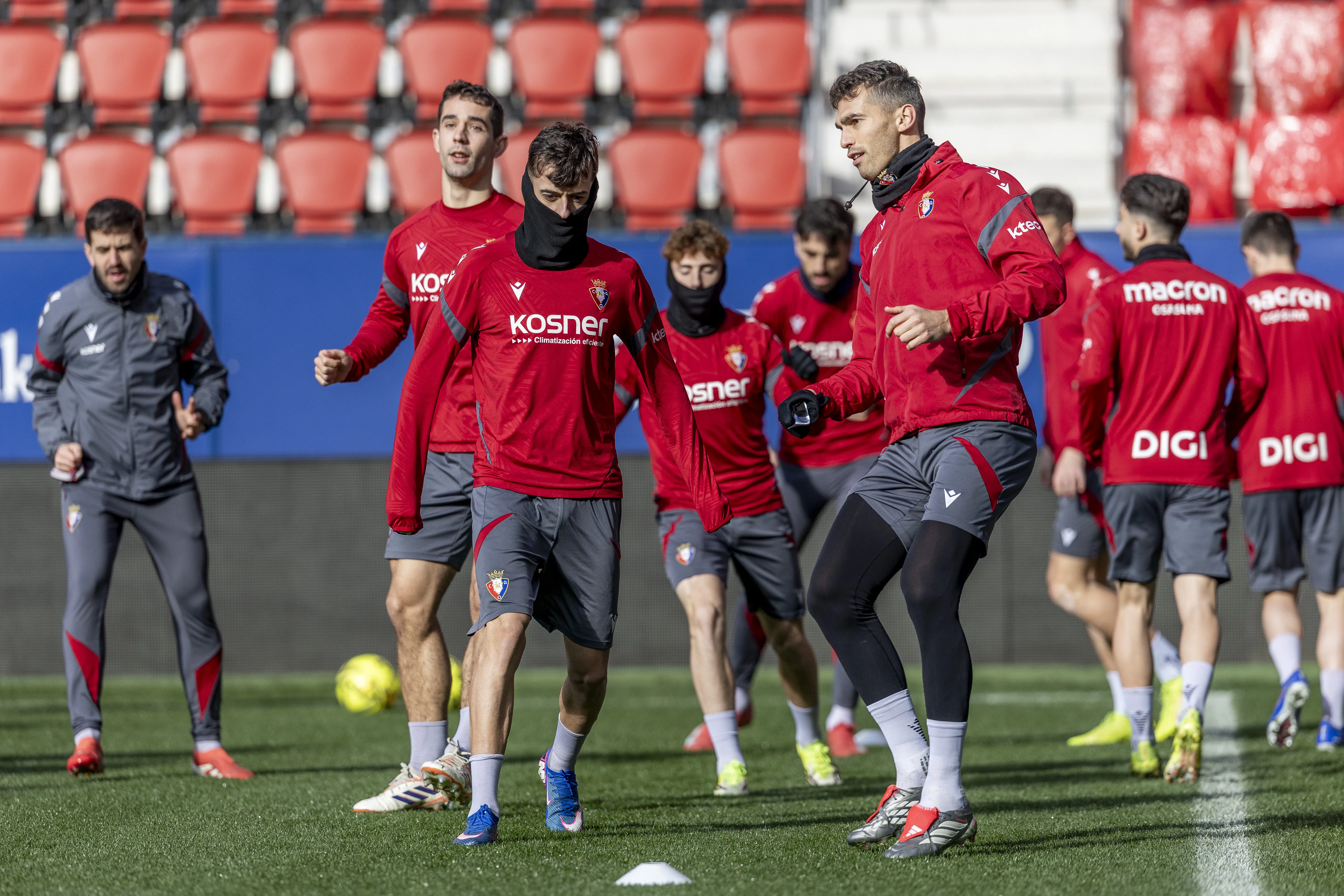 Osasuna vuelve al trabajo con una sesión a puerta cerrada en El Sadar ...